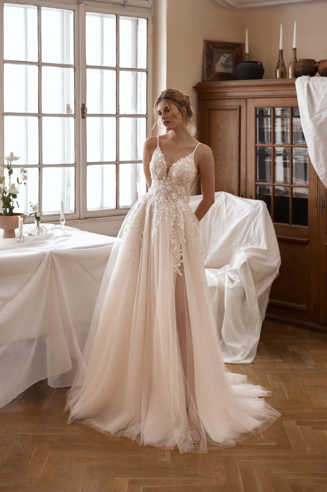 Brautkleider online kaufen bei LÈNAIA Bridal – LÉNAIA Bridal